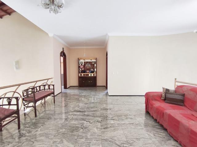 SAPIRANGA CASA DOUTOR ITAMAR ESPÍNDOLA, 240
