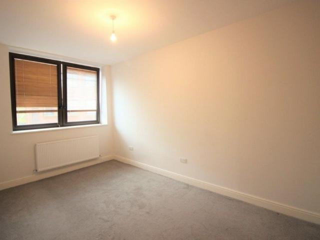 Sapphire House, East Barnet Road, London EN4, 1 bed flat to rent, £1,600 pcm | PrimeLocation
