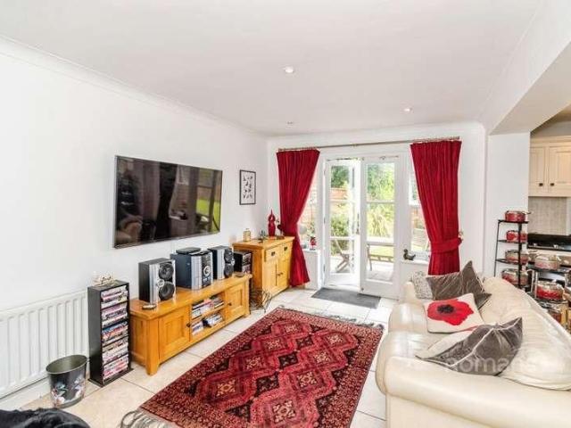 Sarum Close, Winchester, Hampshire, SO22