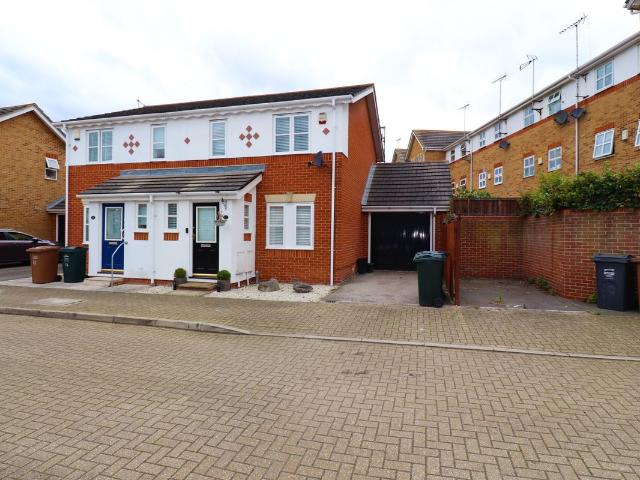 Sara Crescent, Greenhithe DA9, 3 bed semi detached house to rent, £1,850 pcm | PrimeLocation
