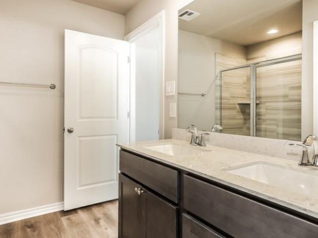 Sara Park Rental Homes 4 Bedroom Apartment for Rent at 10524 Sw 38th St, Mustang, OK 73064