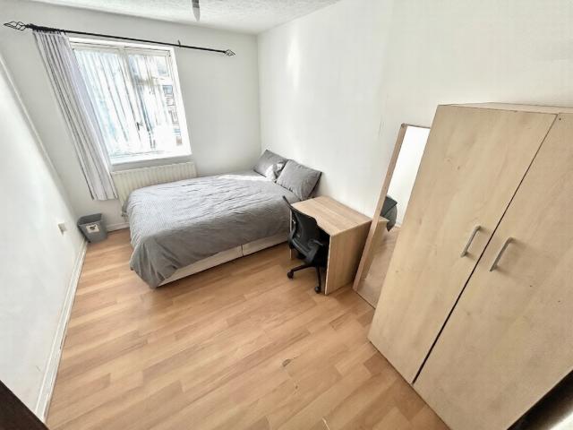 Saracen Street, London E14, Room to rent, £820 pcm | PrimeLocation