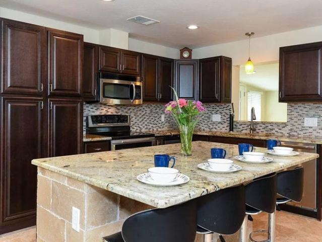 Sarasota and Manatee County rooms available