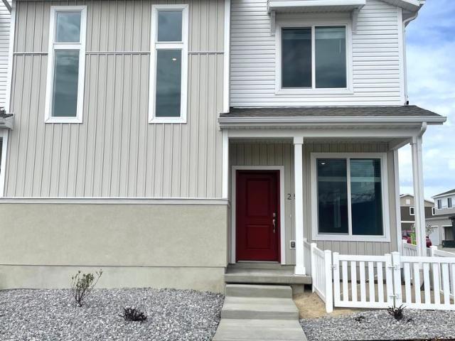 Saratoga Springs 4 Bedroom Townhome