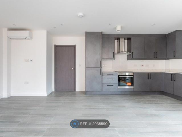 Sargeant Court, Hounslow TW4, 2 bed flat to rent, £1,800 pcm | PrimeLocation