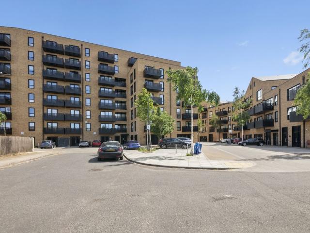 Sarsen House, Middle Road, Hanwell W7, 2 bed flat to rent, £2,450 pcm | PrimeLocation