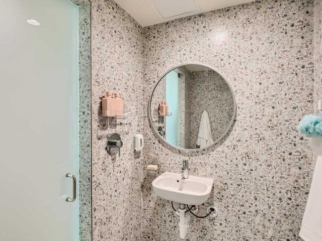 Sasan Lofts Studio Apartment for Rent at 901 W Washington St, San Diego, CA 92103 Midtown