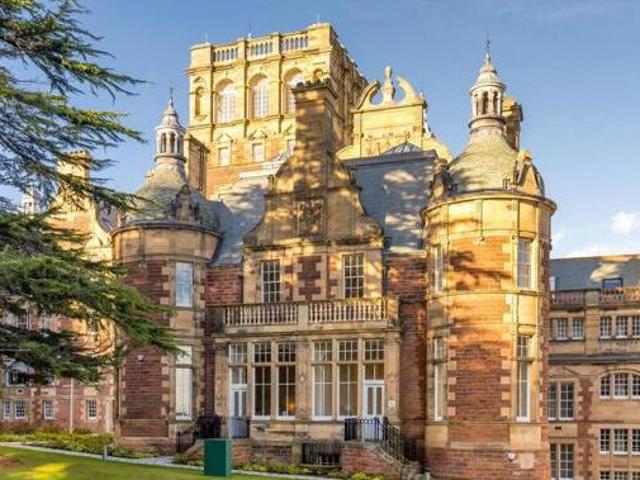 Sassoon Grove, Craiglockhart, 3 Bedroom Apartment