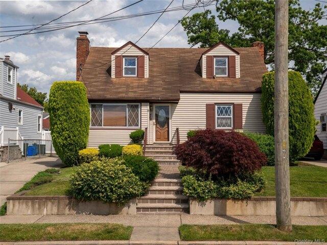 Satterie Ave, Valley Stream, Home For Sale