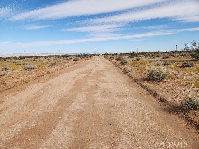 Saturn Dr, Joshua Tree, CA 92252