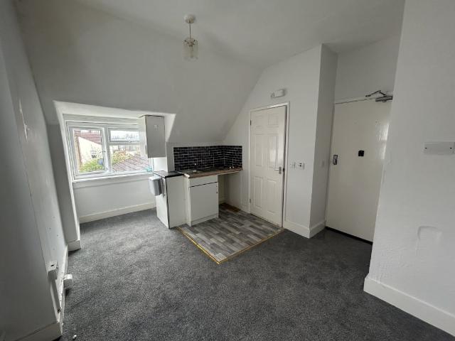 Satanita Road, Westcliff On Sea SS0, Studio to rent, £500 pcm | PrimeLocation