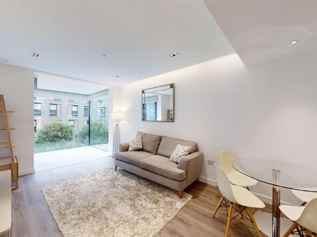 Satin House, Goodman's Field, Aldgate E1, 1 bed flat to rent, £3,250 pcm | PrimeLocation