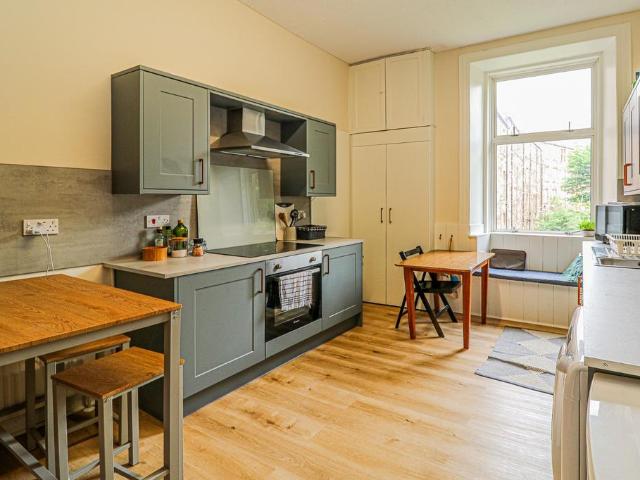 Sauchiehall Street 5 bed flat to rent £4,500 pcm £1,038 pw