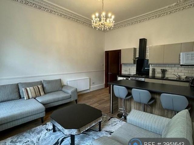 Sauchiehall Street, Glasgow, G2 3 bed flat to rent £2,795 pcm £645 pw