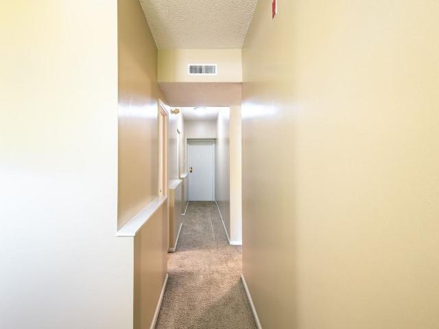 Saunders Apartments 1 Bedroom Apartment for Rent at 415 N 41st Ave, Omaha, NE 68131 Joslyn Castle