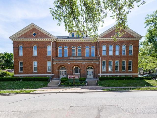 Saunders Apartments