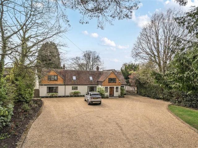 Saunders Lane, Woking, Surrey, GU22 5 bed detached house to rent £6,500 pcm £1,500 pw