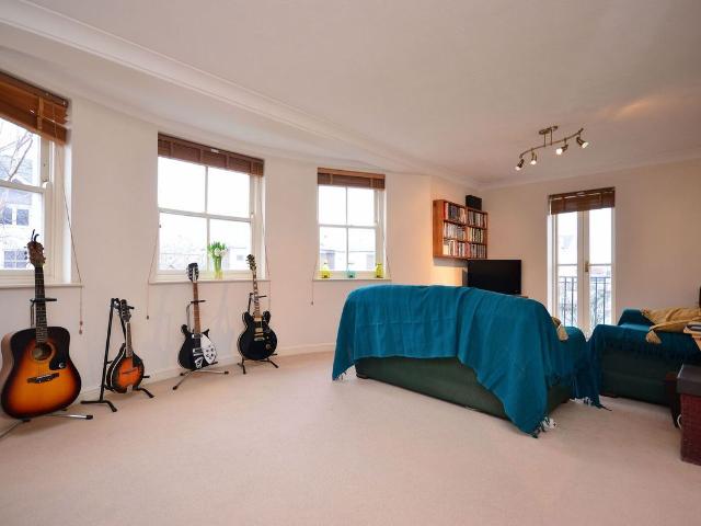 Saunders Ness Road, Isle Of Dogs, London E14, 3 bed flat to rent, £2,701 pcm | PrimeLocation
