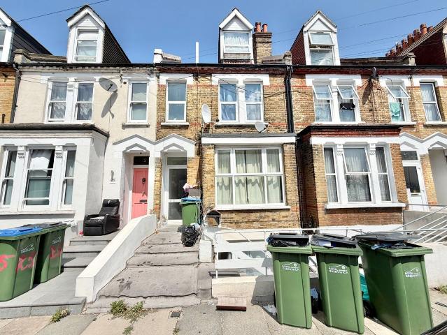 Saunders Road, Plumstead SE18, 3 bed maisonette to rent, £2,500 pcm | PrimeLocation