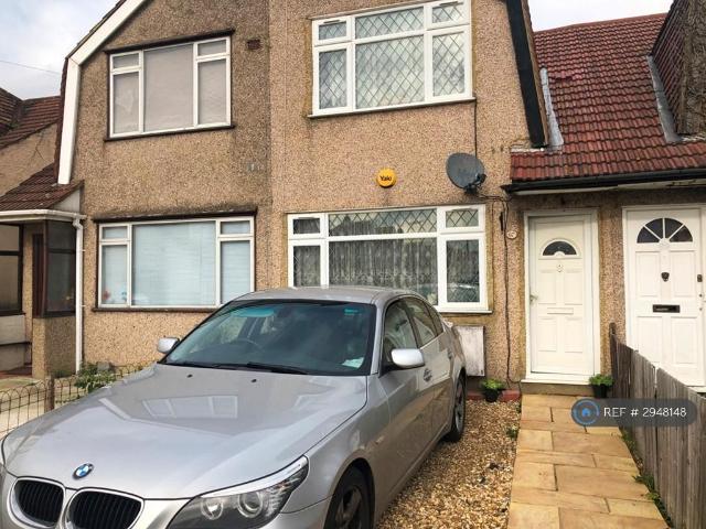 Saunton Avenue, Hayes Harlington, UB3 3 bed terraced house to rent £2,150 pcm £496 pw