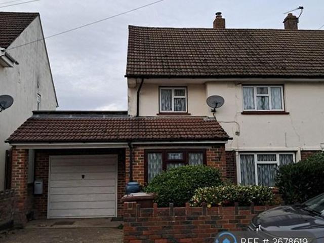 Savage Road, Chatham, ME5 3 bed semi detached house to rent £1,850 pcm £427 pw