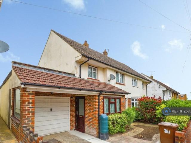 Savage Road, Chatham, ME5 3 bed semi detached house to rent £1,850 pcm £427 pw