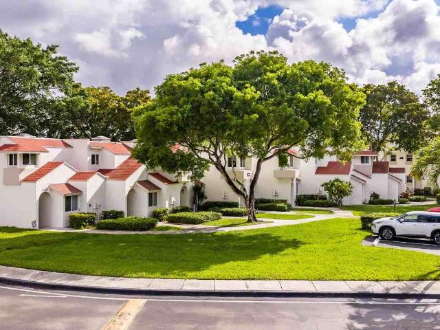 Savannah Place Apartments 3 Bedroom Apartment for Rent at 22356 Calibre Ct, Boca Raton, FL 33433