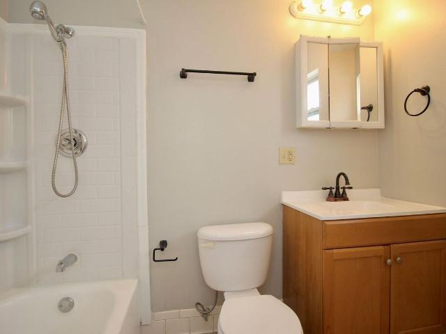 Savannah Square 1 Bedroom Apartment for Rent at 4705 Cofer Ave, Louisville, KY 40258 Pleasure Ridge Park