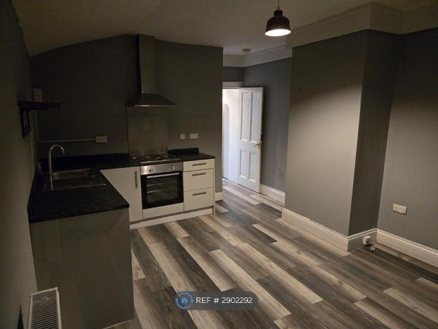 Savile Park Road, Halifax HX1, 2 bed flat to rent, £695 pcm | PrimeLocation