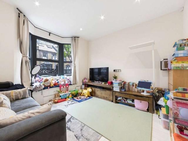 Savills are delighted to present this exceptional, newly refurbished house to let on Mellish Street, offering high specification, contemporary living