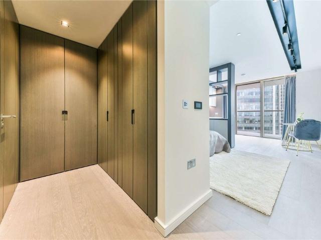 Savills are pleased to present this beautiful 20th floor studio apartment to rent in One Park Drive Development