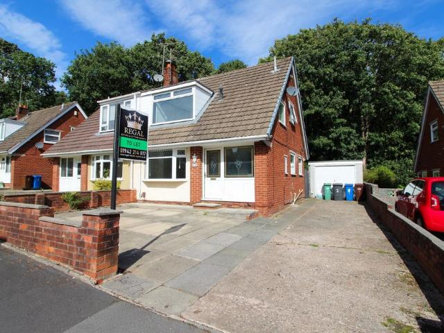 Saxthorpe Close, Wigan, WN3 4 bed semi detached house to rent £1,295 pcm £299 pw
