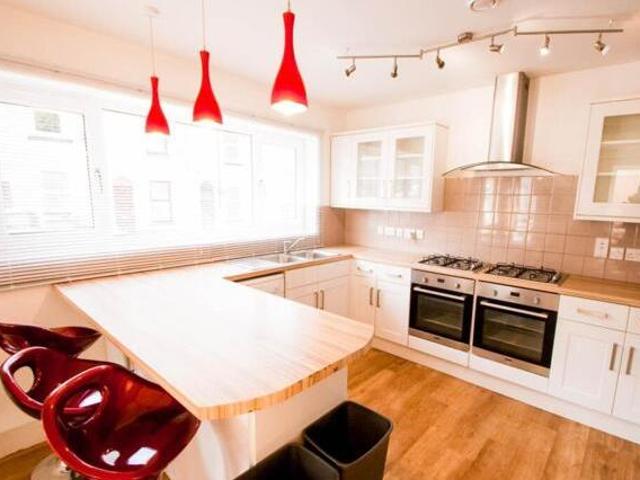 Saxton Court, Gillingham, 8 Bedroom House
