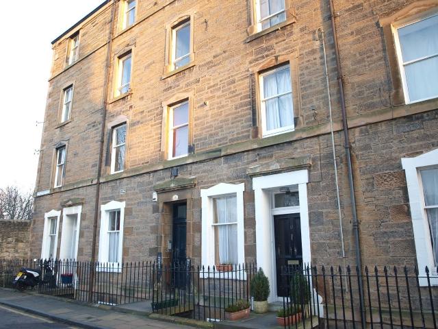 Saxe Coburg Street, Edinburgh EH3, 2 bed penthouse to rent, £1,195 pcm | PrimeLocation