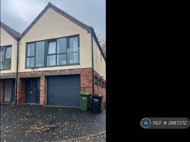 Saxon Way, Droitwich, WR9 4 bed semi detached house to rent £1,395 pcm £322 pw