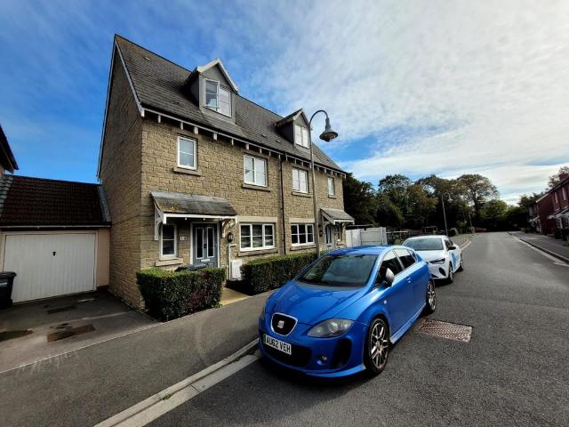 Saxon Court, St. Georges. 4 bed house to rent £1,550 pcm £358 pw