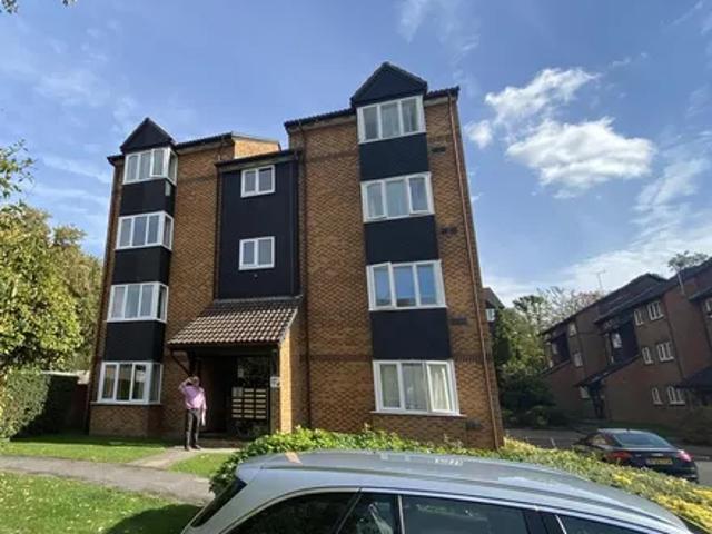 Saxon Close, London, KT6 6BP, United Kingdom | 1 bed house for rent #167772755 | Rentberry