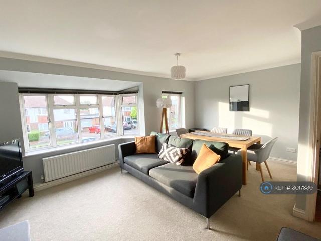 Saxon Crescent, Horsham, RH12 2 bed maisonette to rent £1,450 pcm £335 pw