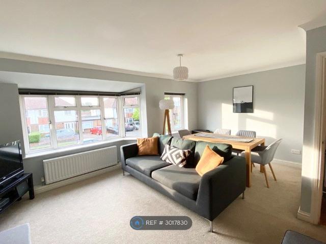 Saxon Crescent, Horsham RH12, 2 bed maisonette to rent, £1,450 pcm | PrimeLocation