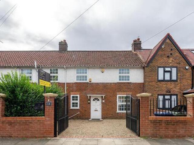 Saxon Drive, Acton, 3 Bedroom House