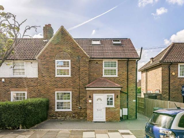 Saxon Drive, Acton W3, 4 bed flat to rent, £2,950 pcm | PrimeLocation