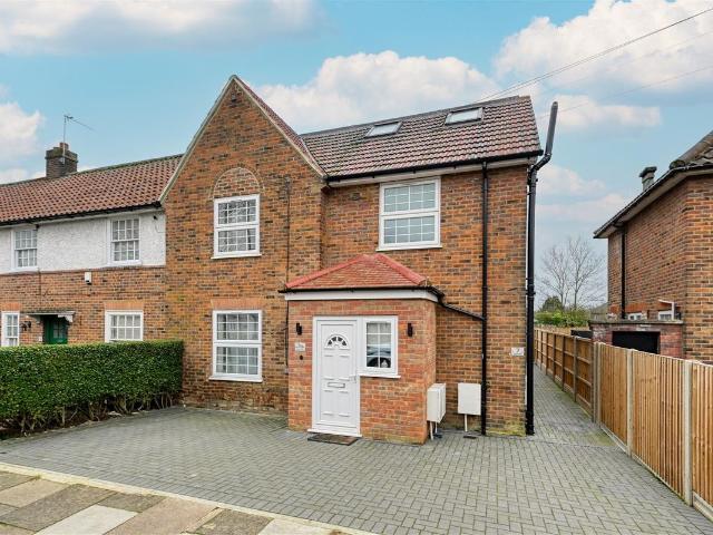 Saxon Drive, London W3, 4 bed flat to rent, £2,950 pcm | PrimeLocation