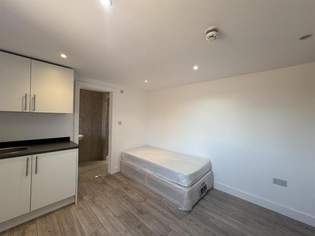 Saxon Road, Southall, UB1