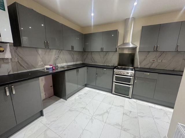 Saxon Road, Southall, UB1 6 bed semi detached house to rent £5,200 pcm £1,200 pw