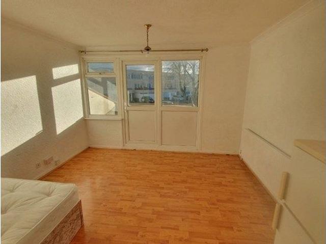 Saxonbury Close, Mitcham CR4, Room to rent, £900 pcm | PrimeLocation