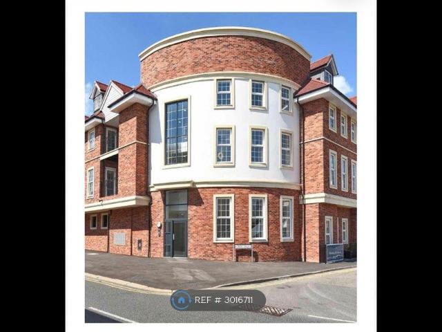 Saxons Court, Wokingham RG40, 2 bed flat to rent, £1,750 pcm | PrimeLocation