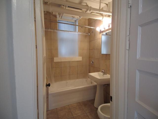 Saxony Manor 2 Bedroom Apartment for Rent at 3059 N Maryland Ave, Milwaukee, WI 53211 Upper East Side