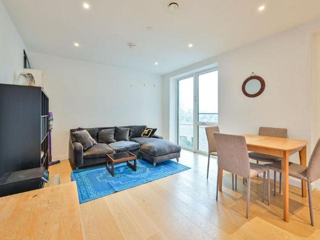 Sayer Street, Elephant and Castle. 1 bed flat to rent £3,500 pcm £808 pw