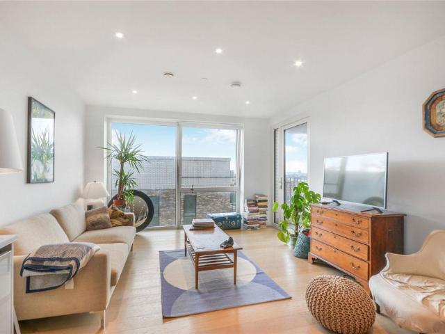 Sayer Street, Elephant and Castle. 1 bed flat to rent £3,000 pcm £692 pw