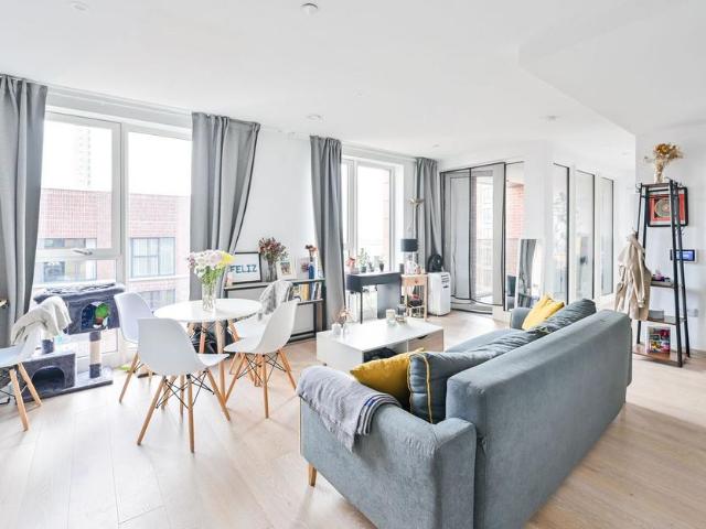 Sayer Street, Elephant and Castle. 1 bed flat to rent £3,300 pcm £762 pw